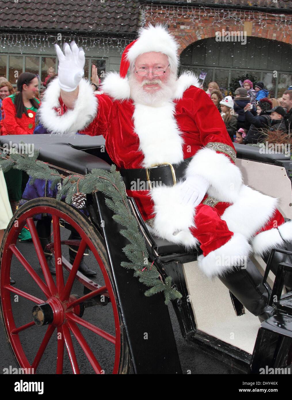 Woburn Sands, Milton Keynes, Bucks, UK. 16th November 2013. Santa Claus ...