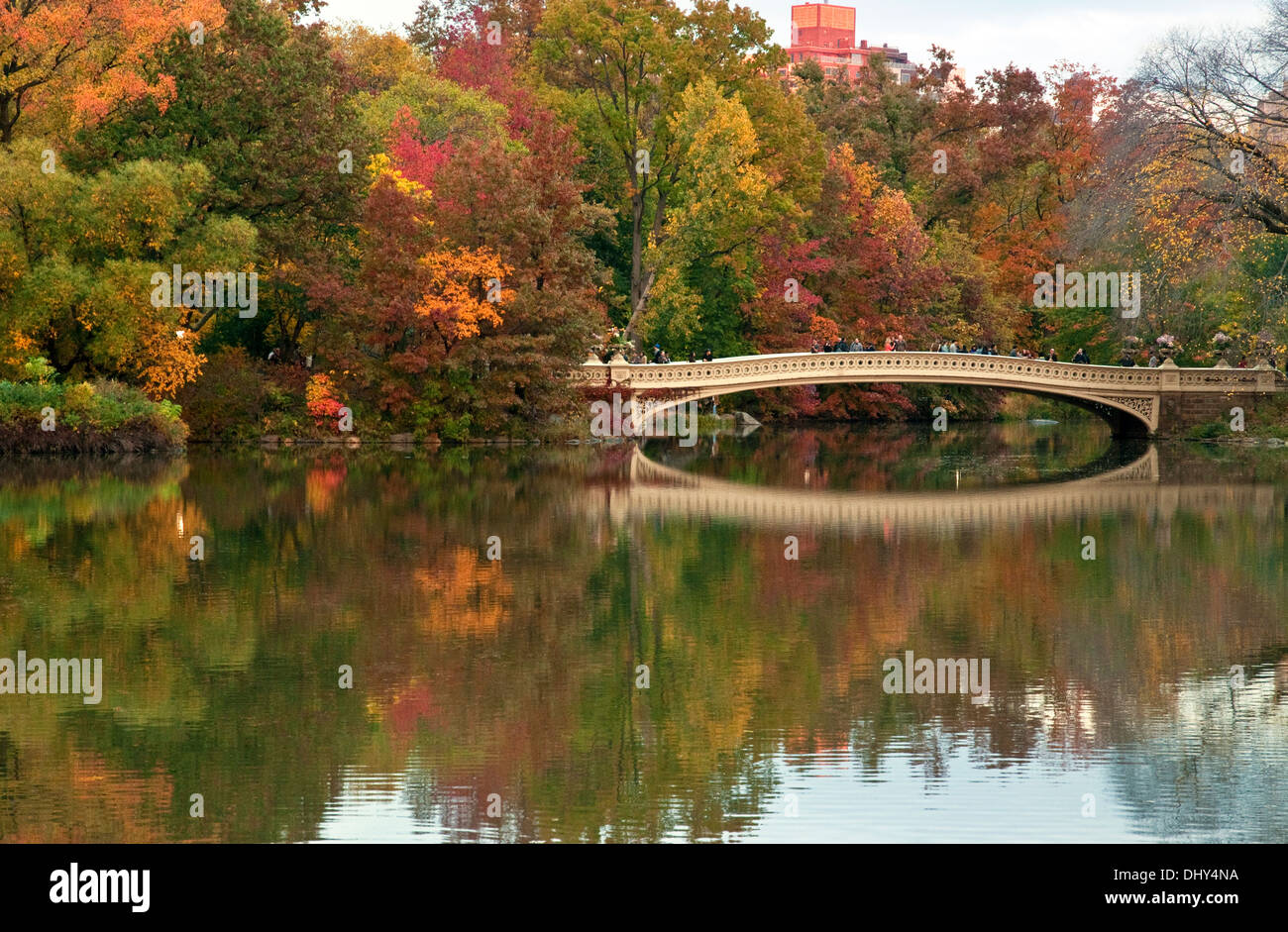 Red bridge with fall foliage hi-res stock photography and images - Alamy