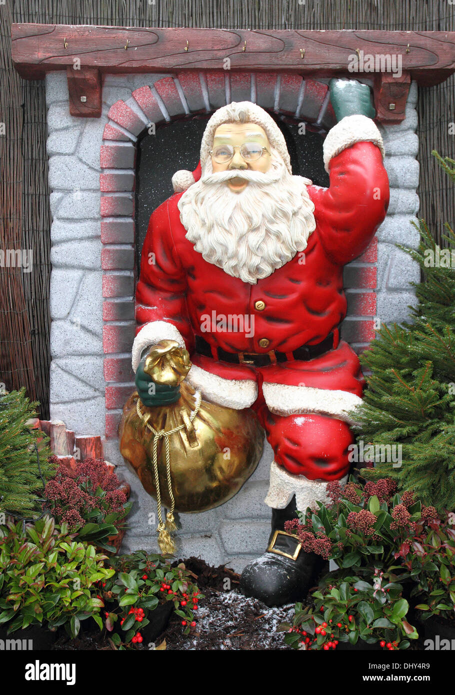 Woburn Sands, Milton Keynes, Bucks, UK. 16th November 2013. Santa Claus ...