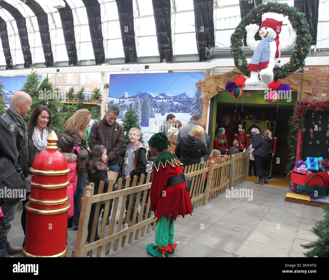 Woburn Sands, Milton Keynes, Bucks, UK. 16th November 2013. Santa Claus ...