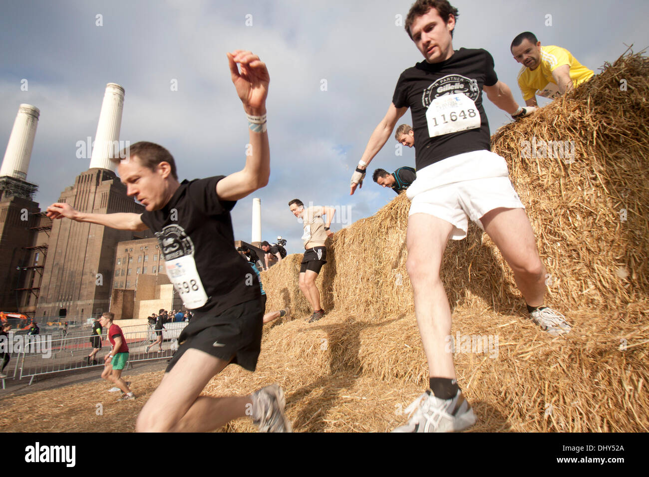Uk obstacle race mud hi-res stock photography and images - Alamy