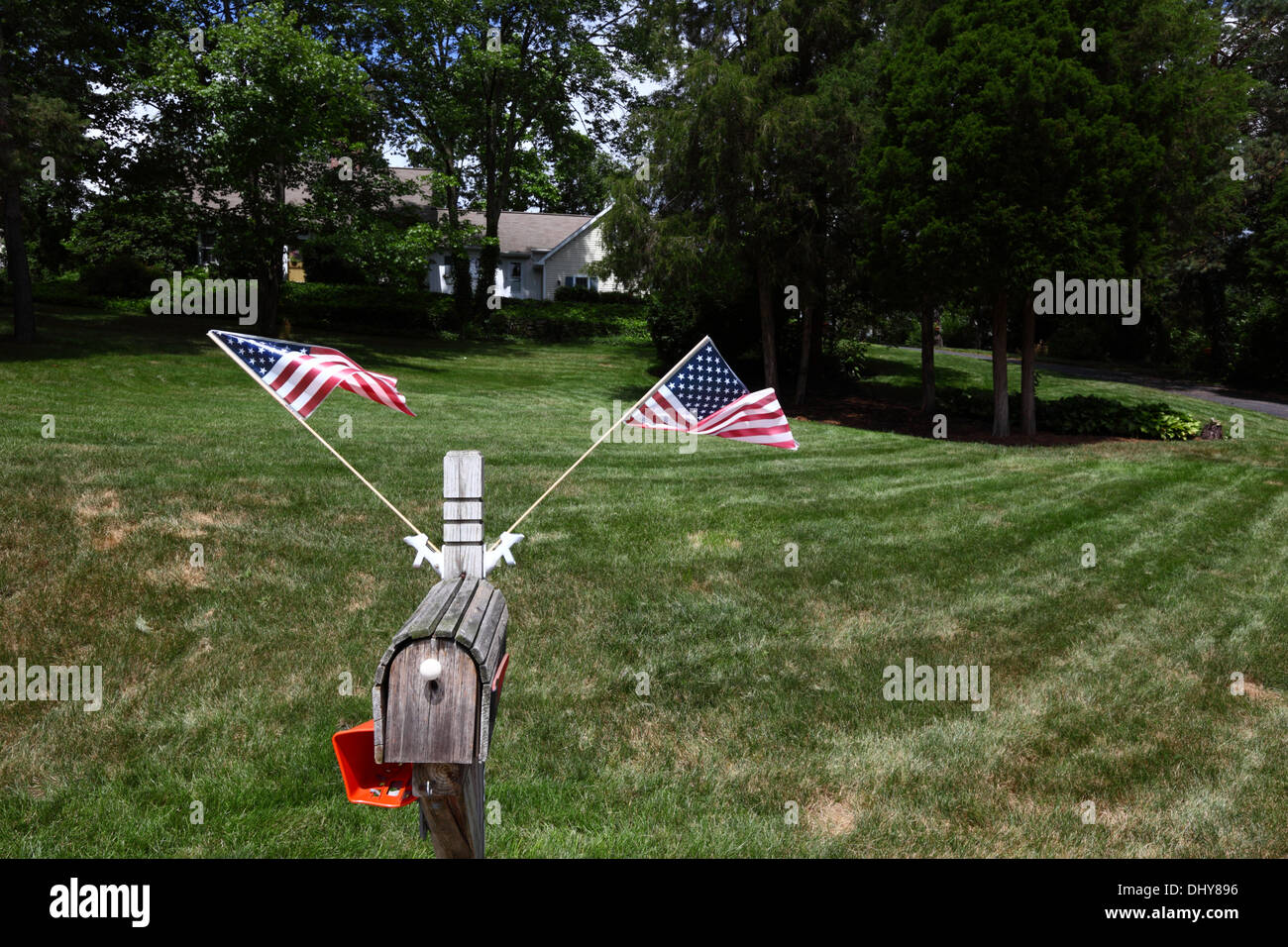 Mailbox american flag hi-res stock photography and images - Alamy