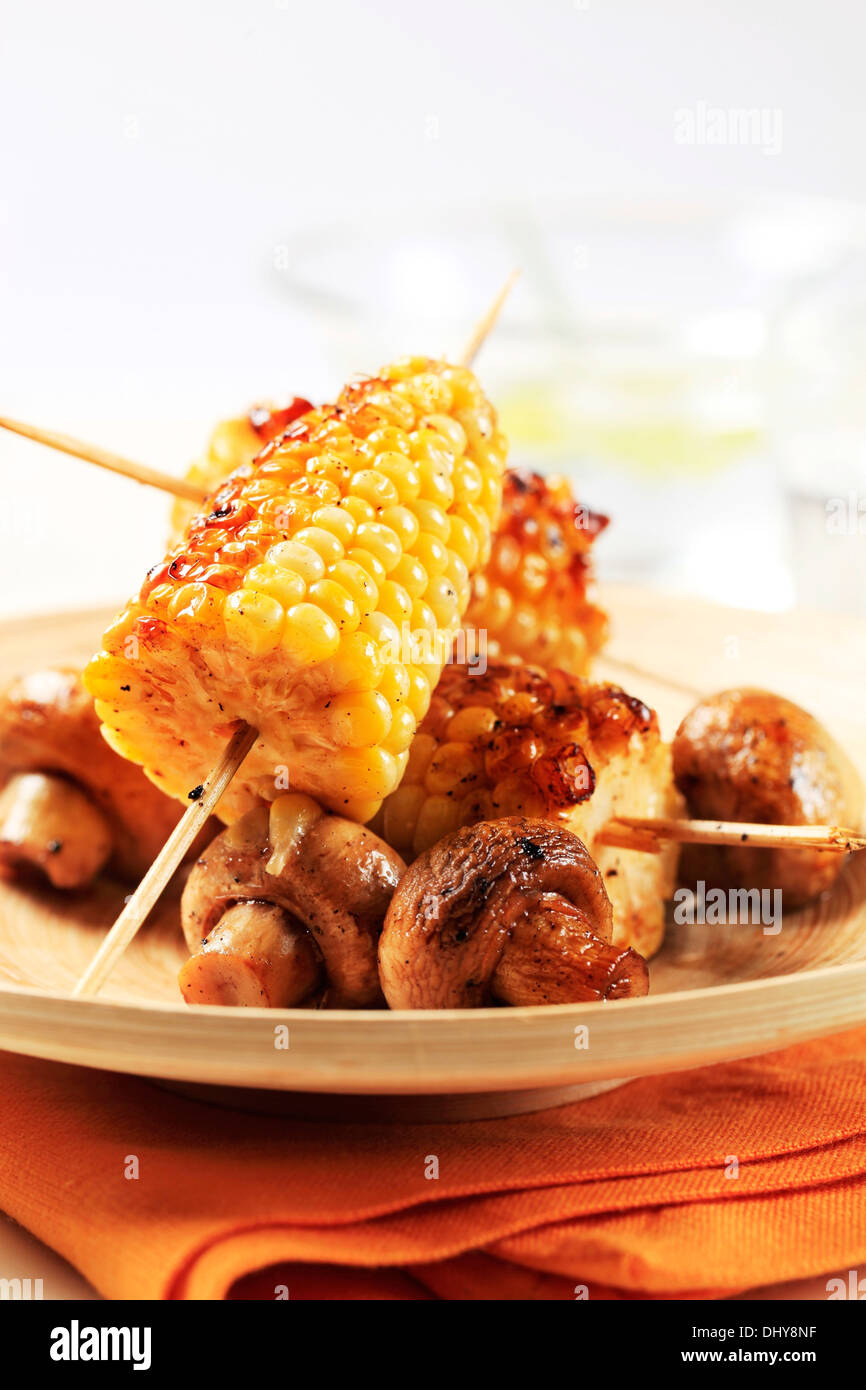 Grilled sweet corn cobs and button mushrooms Stock Photo - Alamy