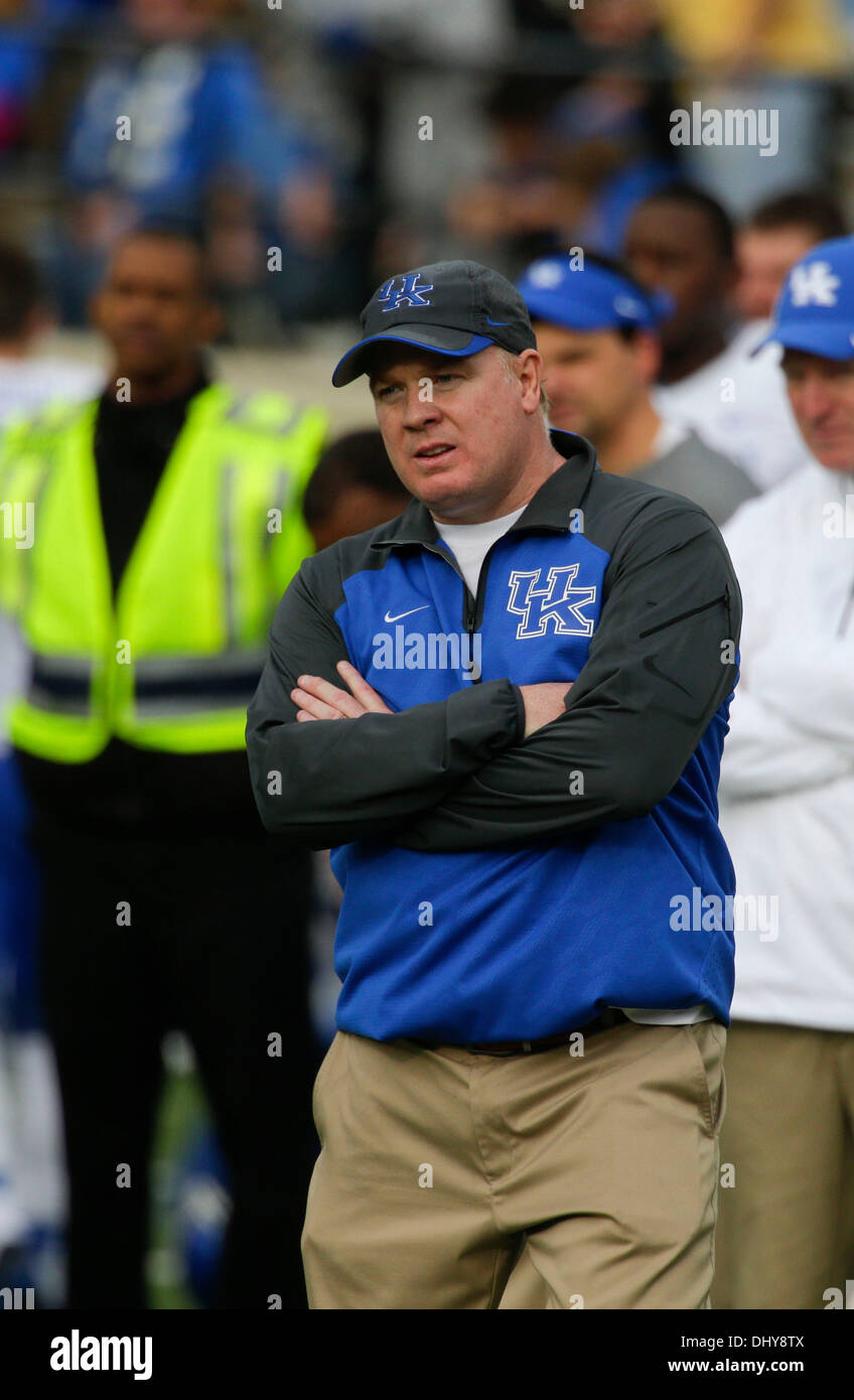 Kentucky head coach mark stoops hi-res stock photography and images - Alamy