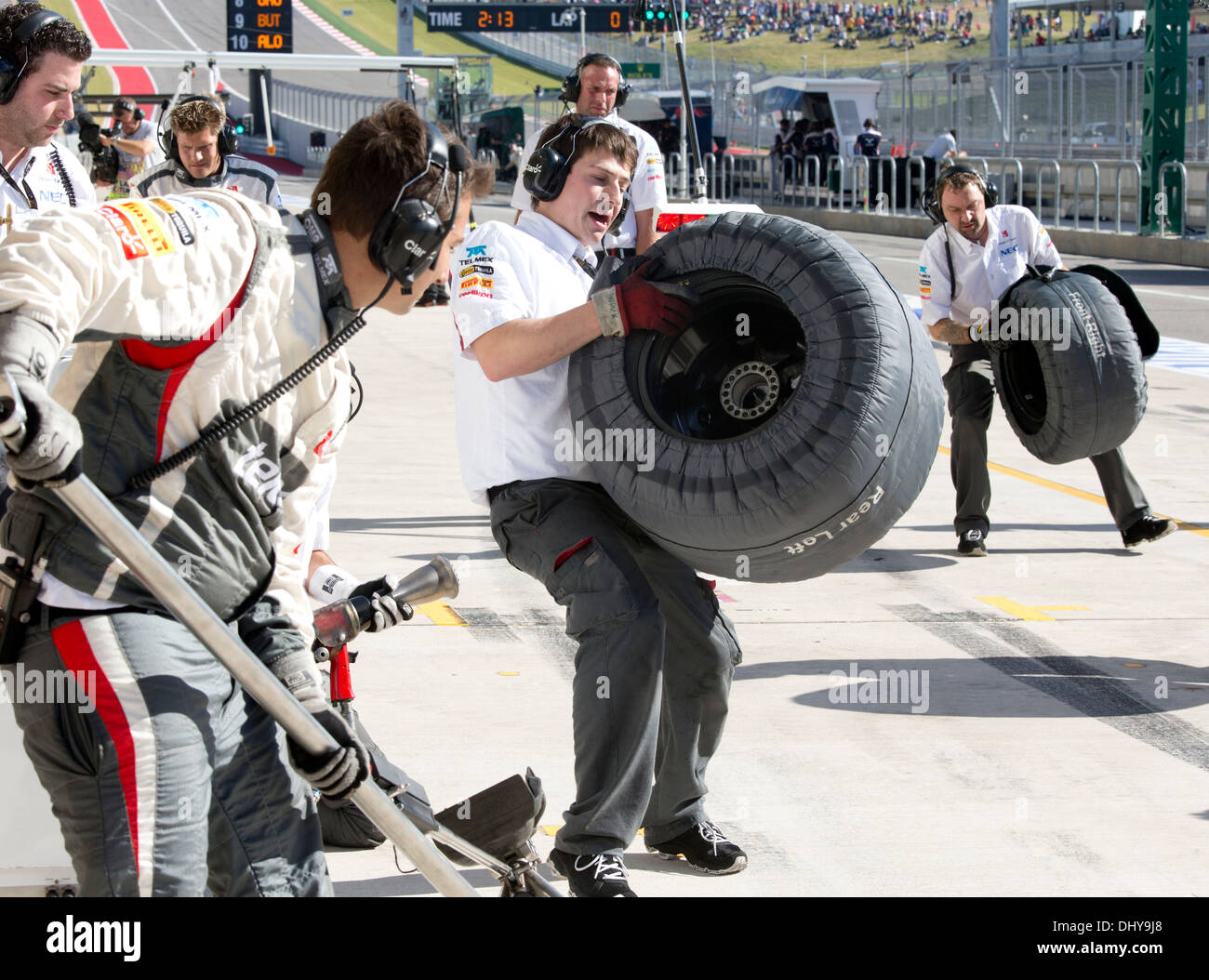 F1 pit crew hi-res stock photography and images - Alamy