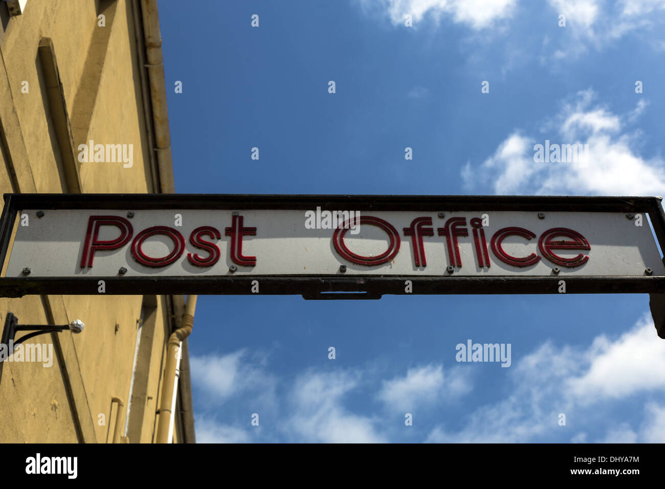 Post office sign uk hi-res stock photography and images - Alamy