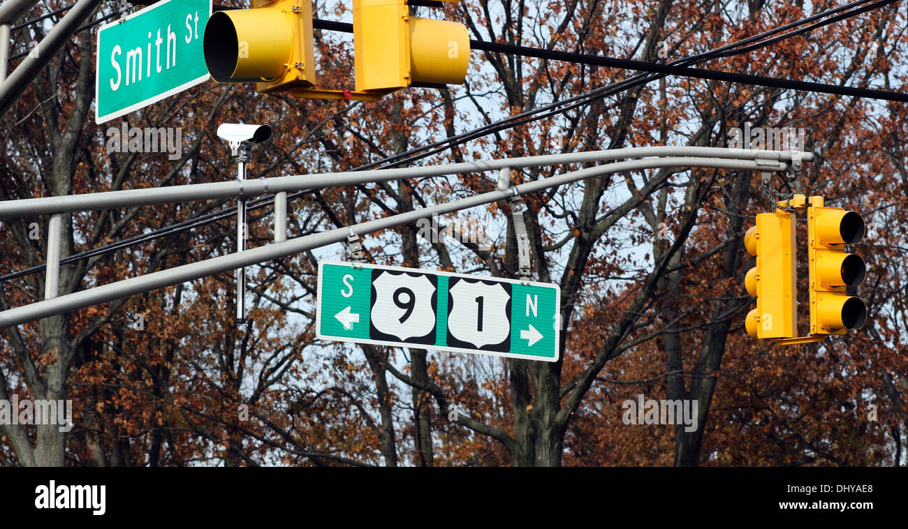 Overhead traffic lights hi-res stock photography and images - Alamy