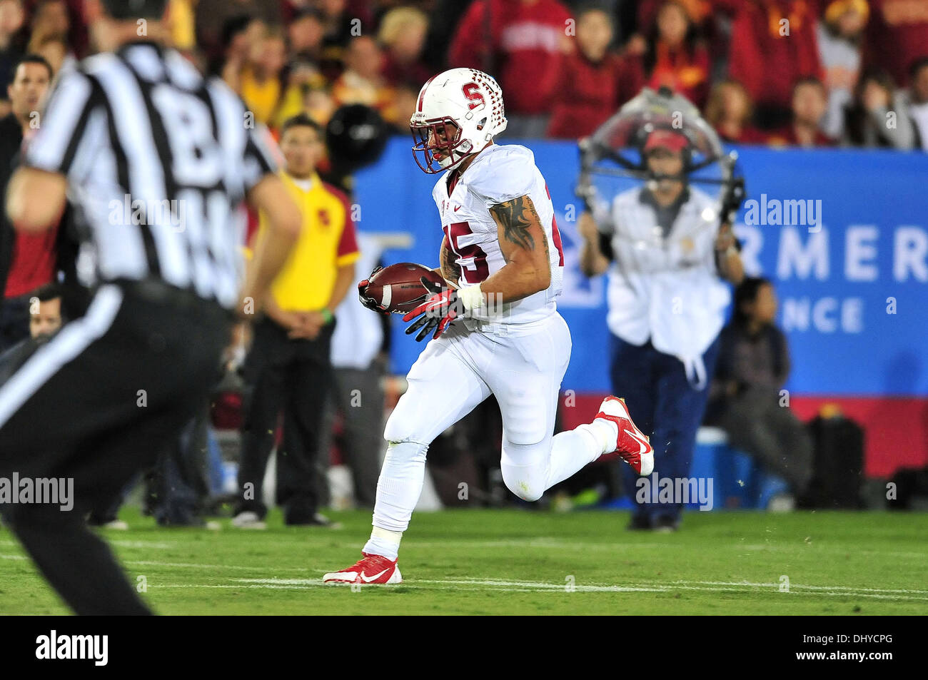 Los Angeles, CA, USA. 16th Nov, 2013. Stanford Cardinal running back ...