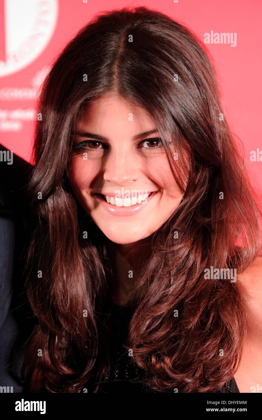 Toronto, Canada. 16th Nov 2013. Nicole "Nikki" Yanofsky poses for photo ...