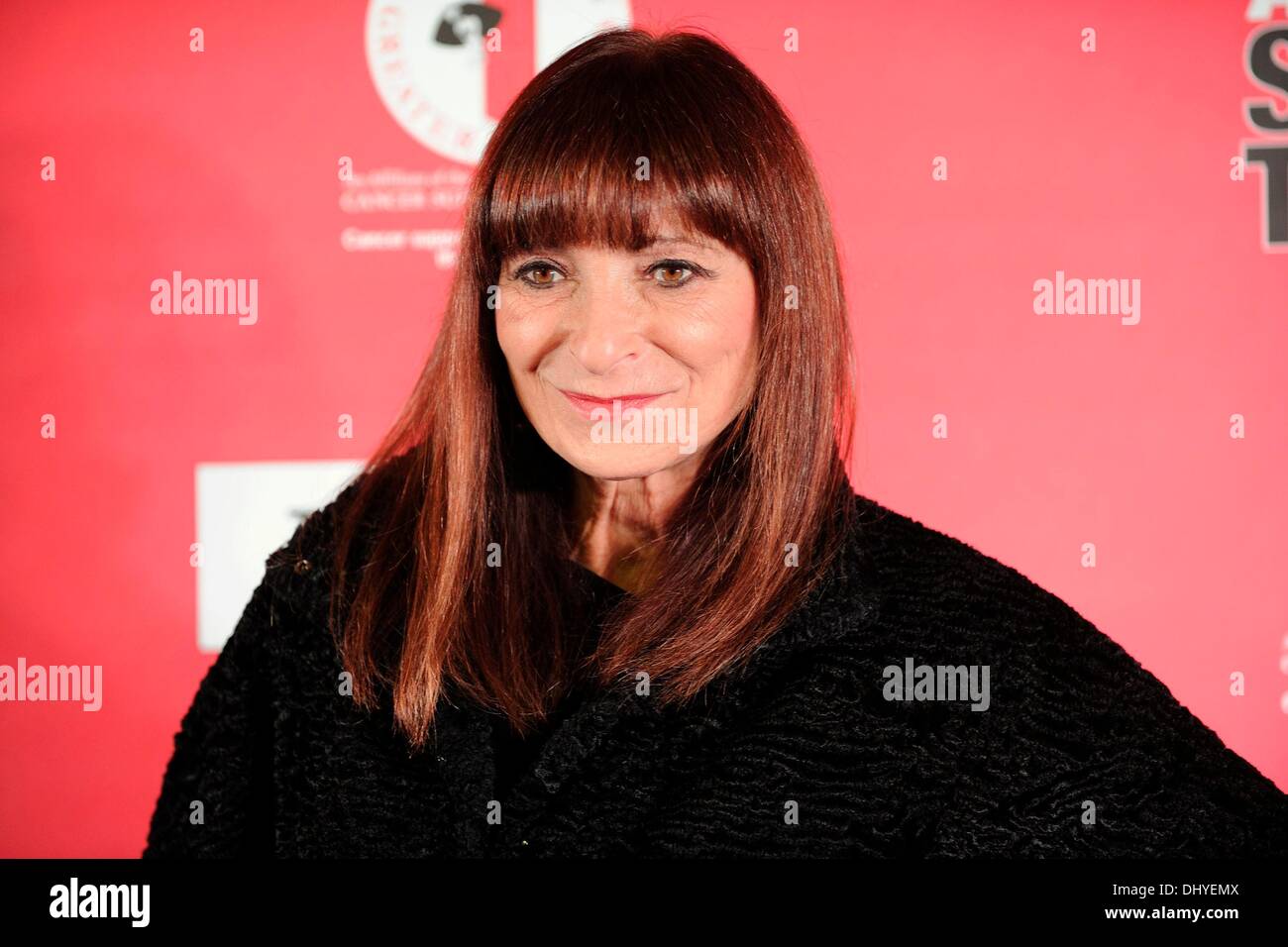 Toronto, Canada. 16th Nov 2013. Jeanne Beker poses for photo during the ...