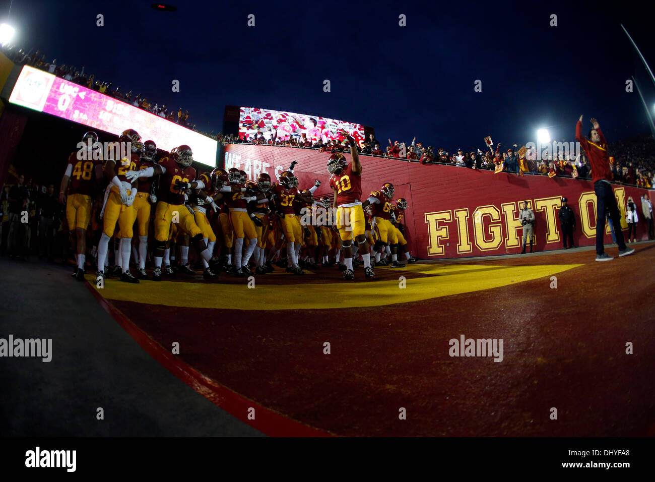 Los Angeles, California, USA. 16th Nov, 2013. Matt Leinart leads the ...