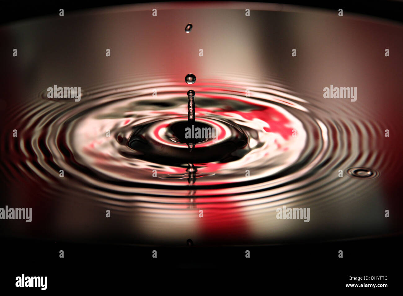 Closeup Pictures a two water drops on Red and write Background Stock ...