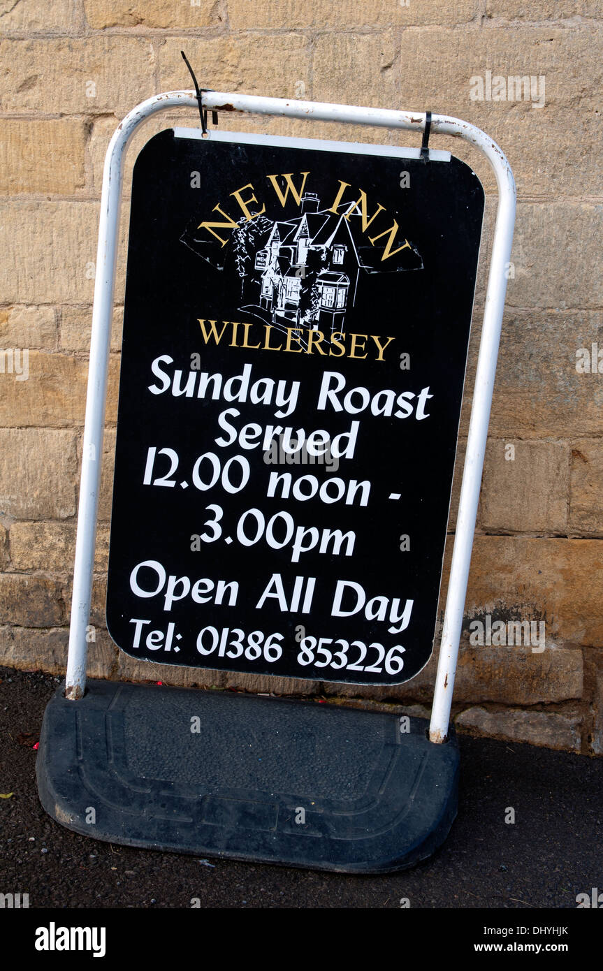 Sunday roast pub sign hi-res stock photography and images - Alamy