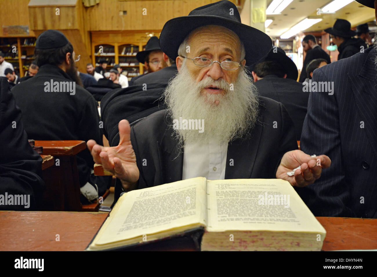 Rabbi Korf leading a daily bible study class at Lubavitch headquarters ...