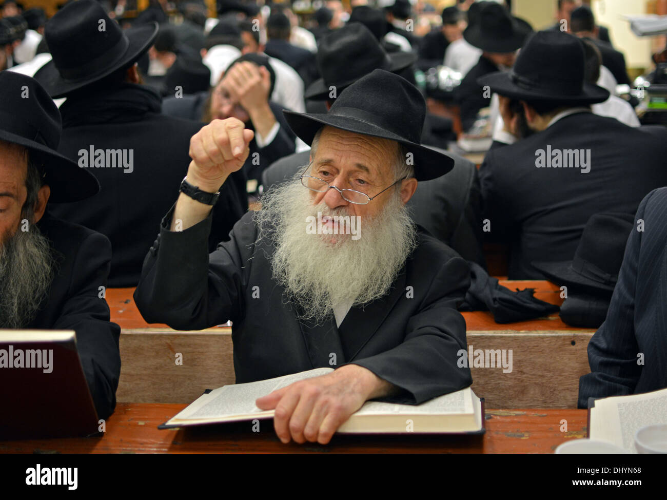 Rabbi Korf leading a daily bible study class at Lubavitch headquarters ...