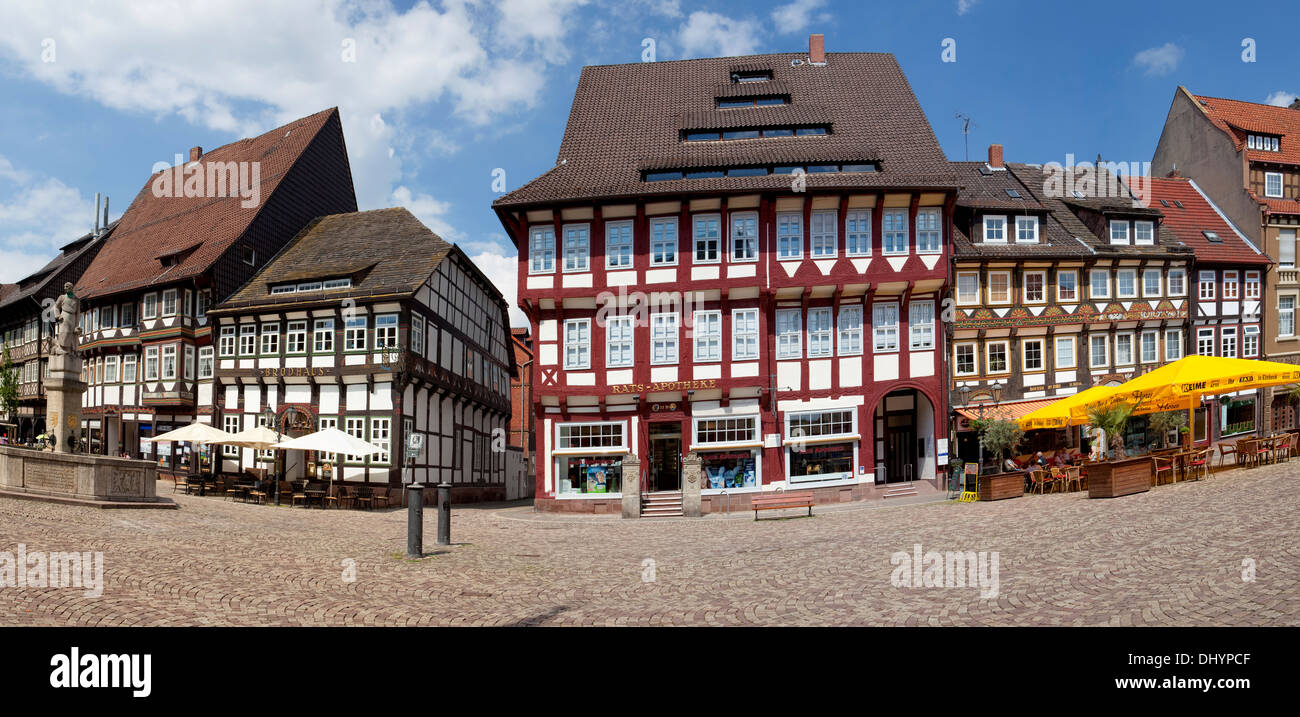 Market square with Till Eulenspiegel fountain in Einbeck, Lower Saxony ...