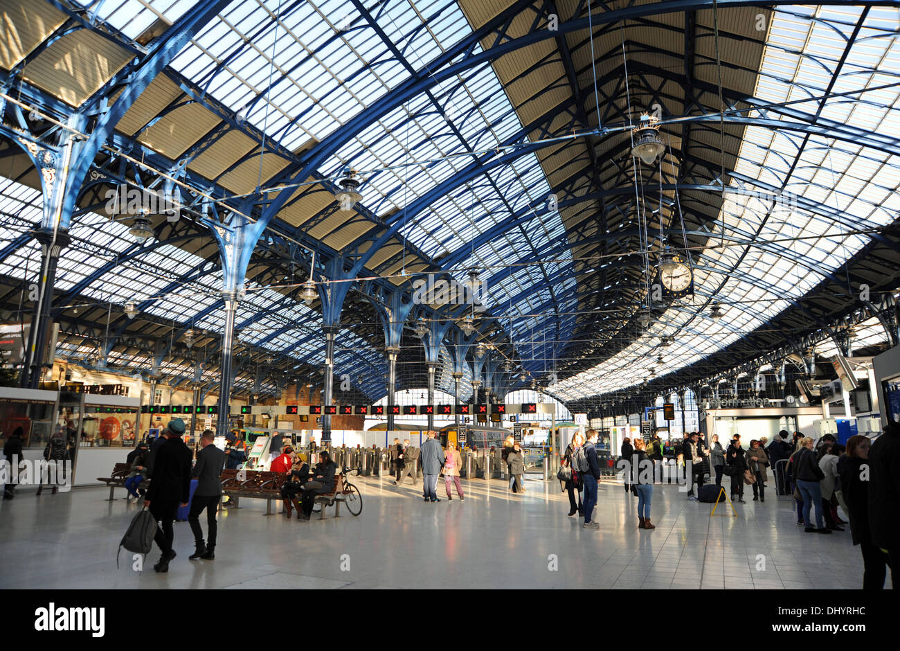 Brighton railway stations hi-res stock photography and images - Alamy