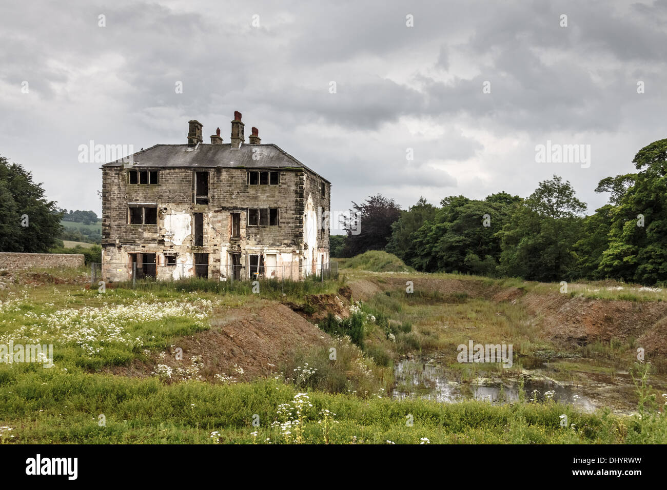 Derelict House in a Country Setting Stock Photo - Alamy