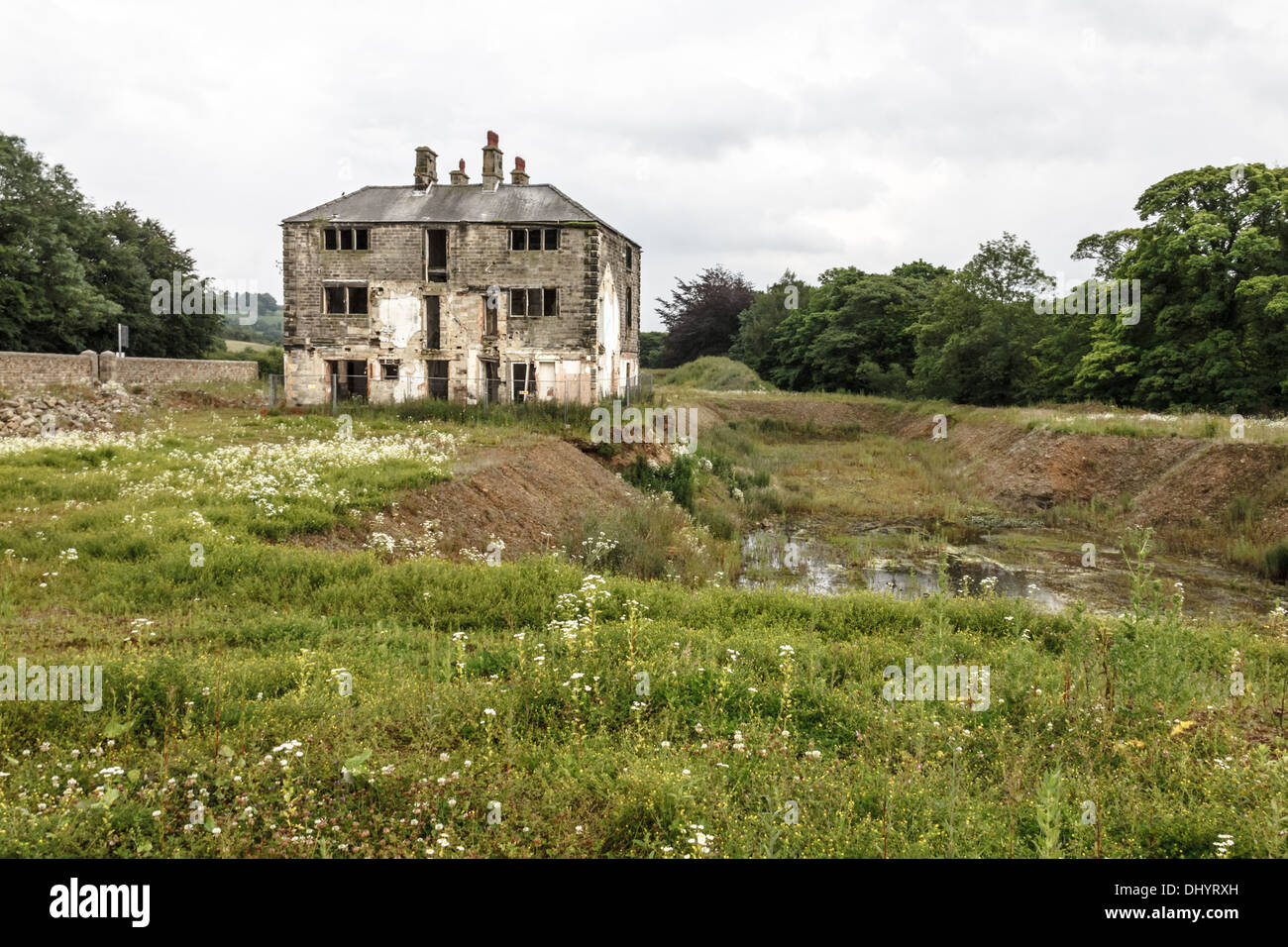 Derelict House in a Country Setting Stock Photo - Alamy