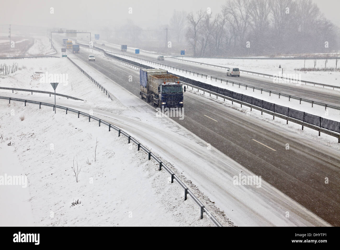 Snowy highway hi-res stock photography and images - Alamy