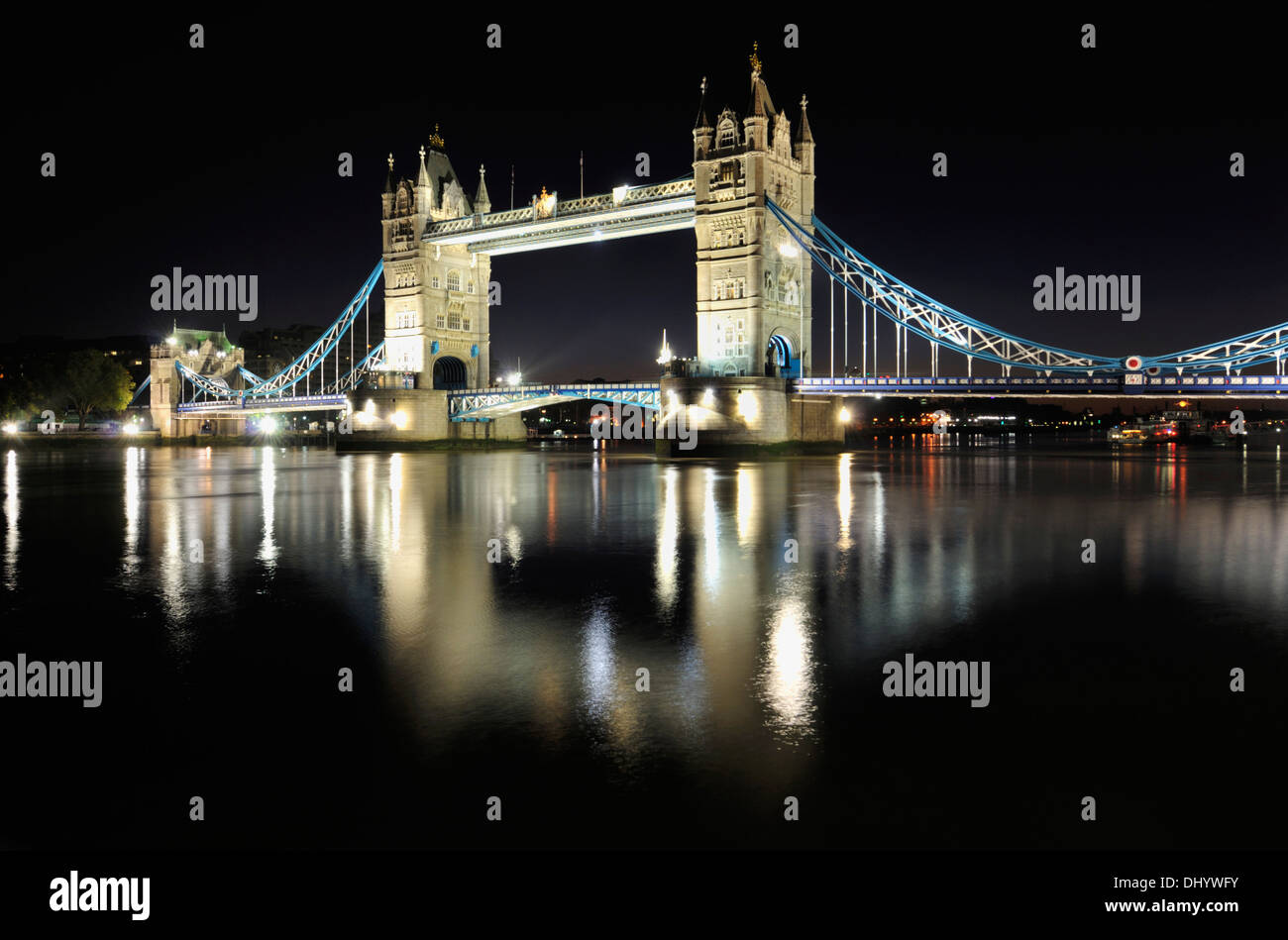 Raising bridge tower london england hi-res stock photography and images ...