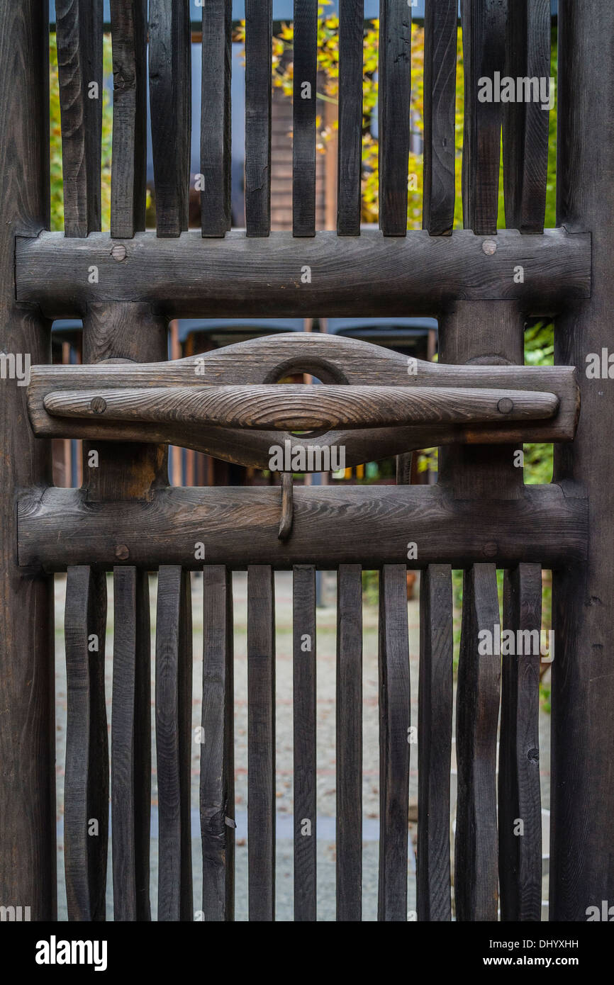 Gate latch hi-res stock photography and images - Alamy