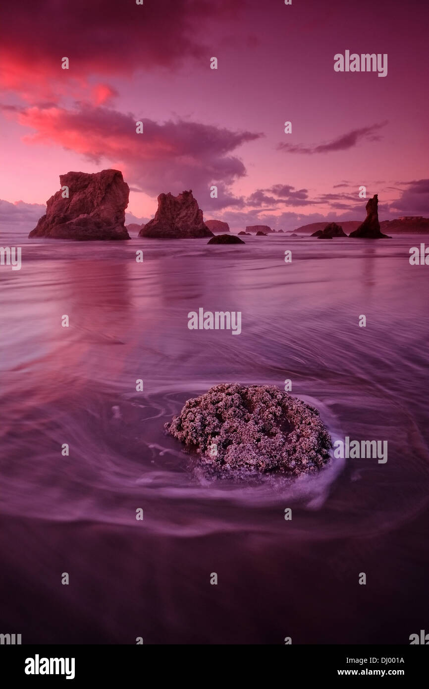 Beautiful sunset on remote beach hi-res stock photography and images ...