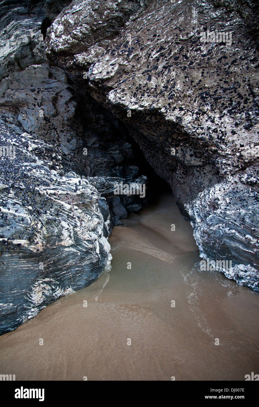 Coastal cave hi-res stock photography and images - Alamy