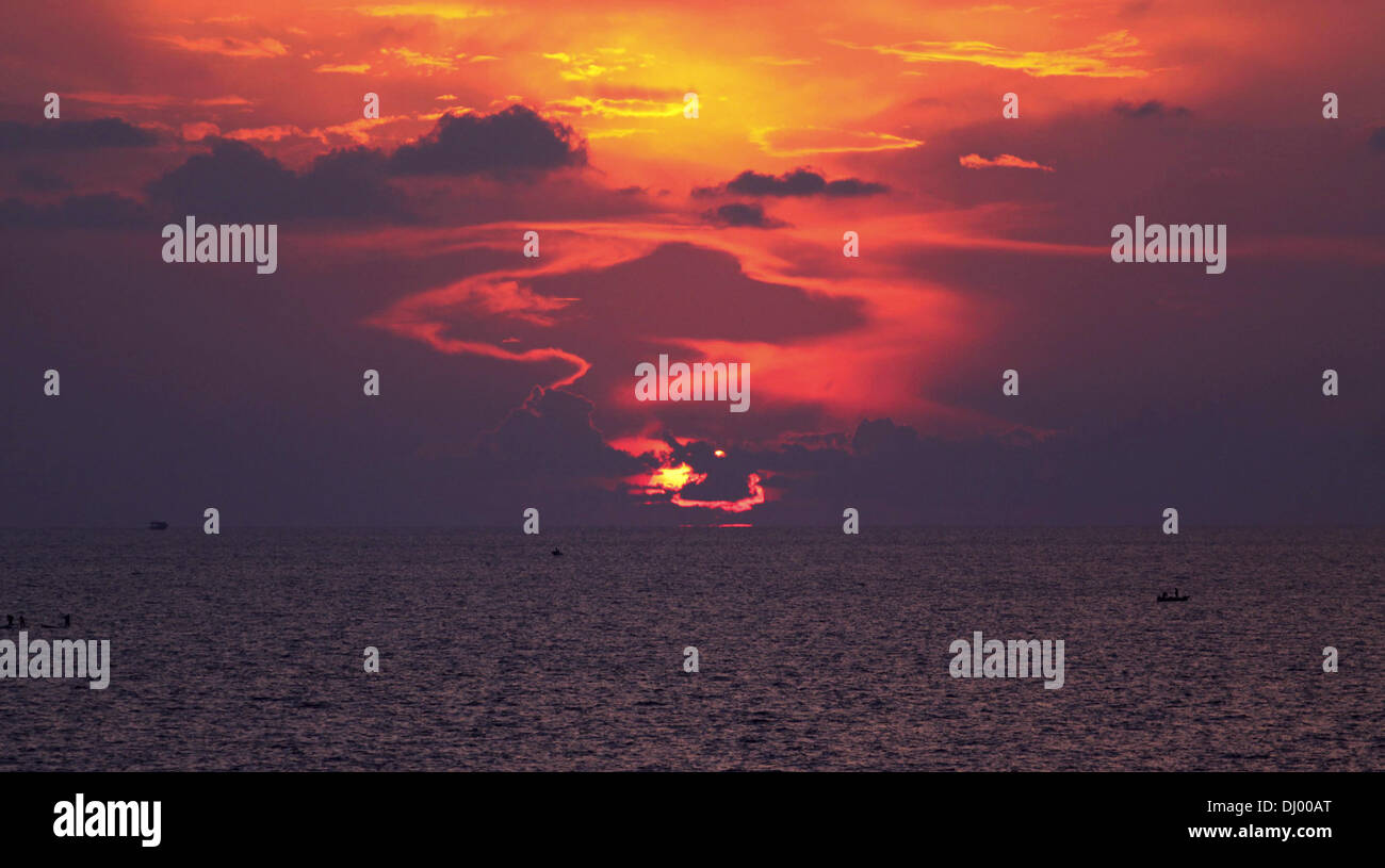 Gaza, Palestinian Territories, . 17th Nov, 2013. Sunset on the beach in ...