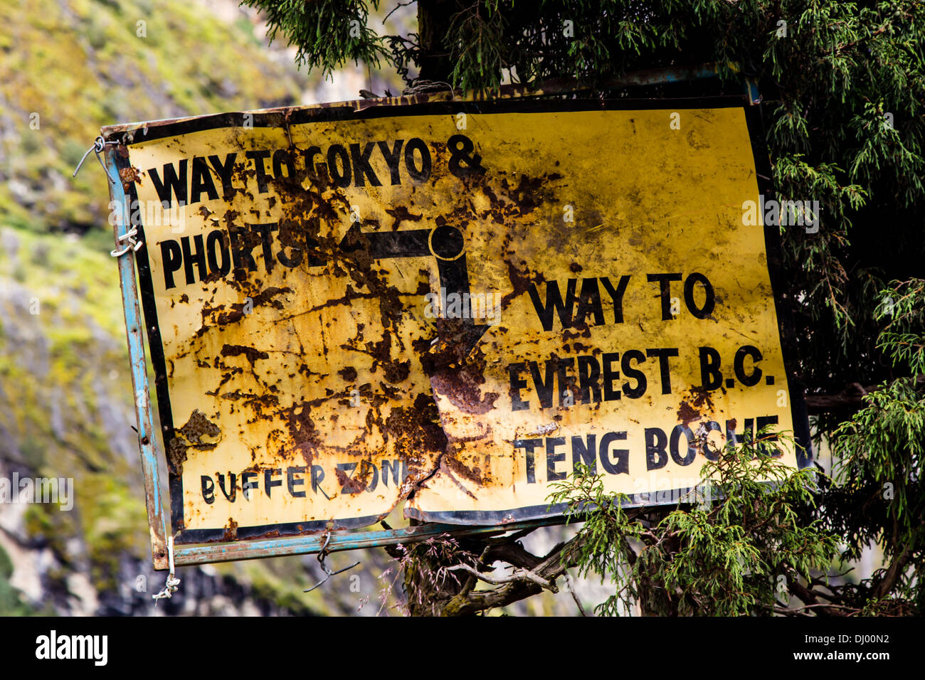 Everest base camp sign hi-res stock photography and images - Alamy