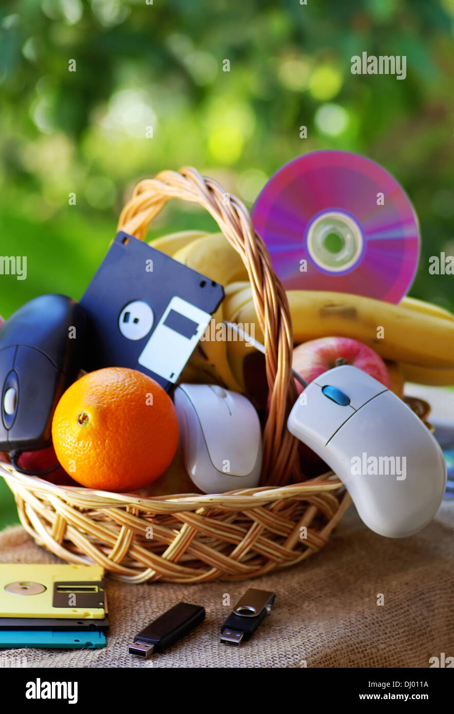 Online disk hi-res stock photography and images - Alamy