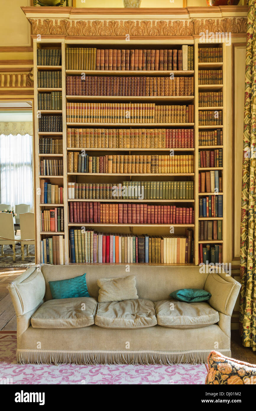 Castle interior hi-res stock photography and images - Alamy