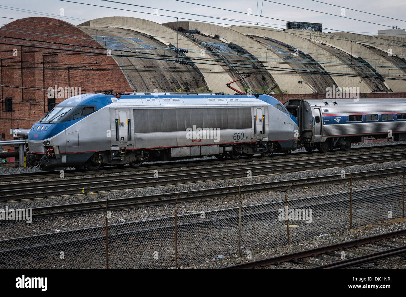 Amtrak HHP-8 Locomotive No 660 leaving Union Station, Washington, DC ...