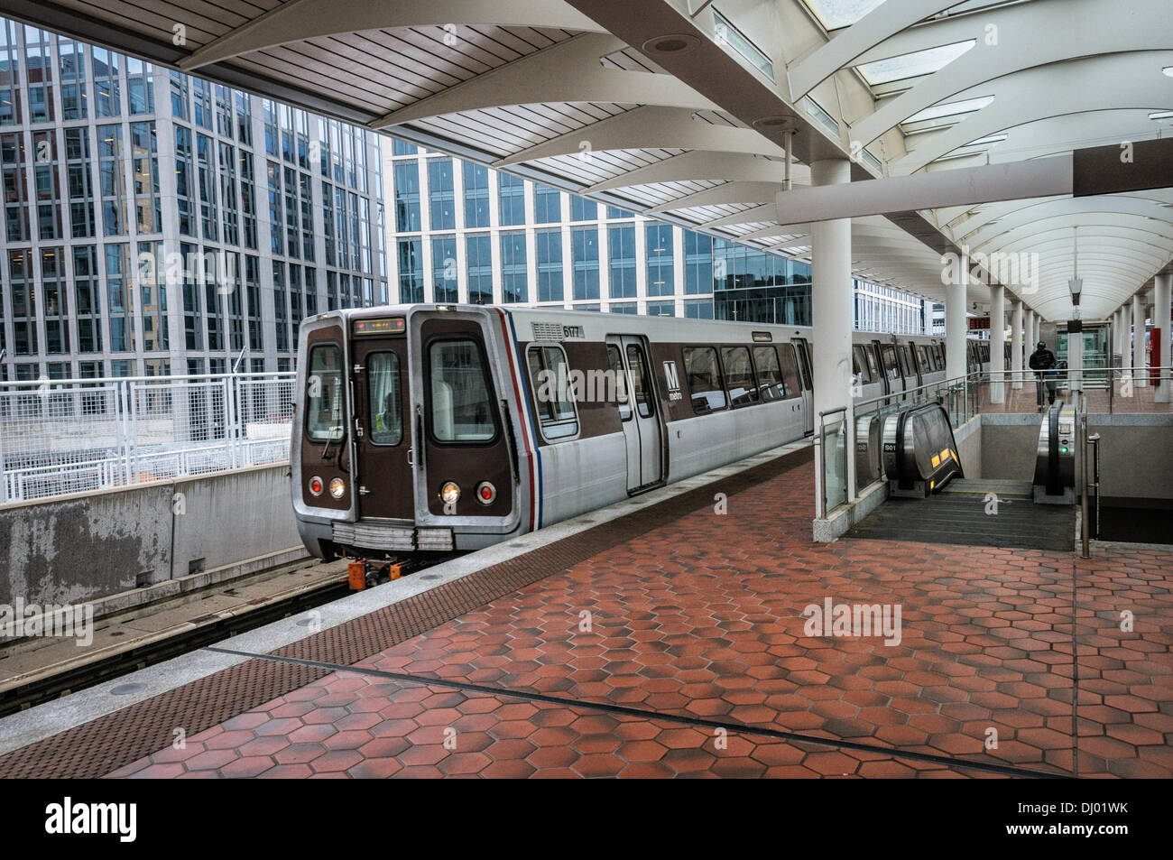Red Line Train, Washington Area Metro Transit Authority, NoMa Metro ...