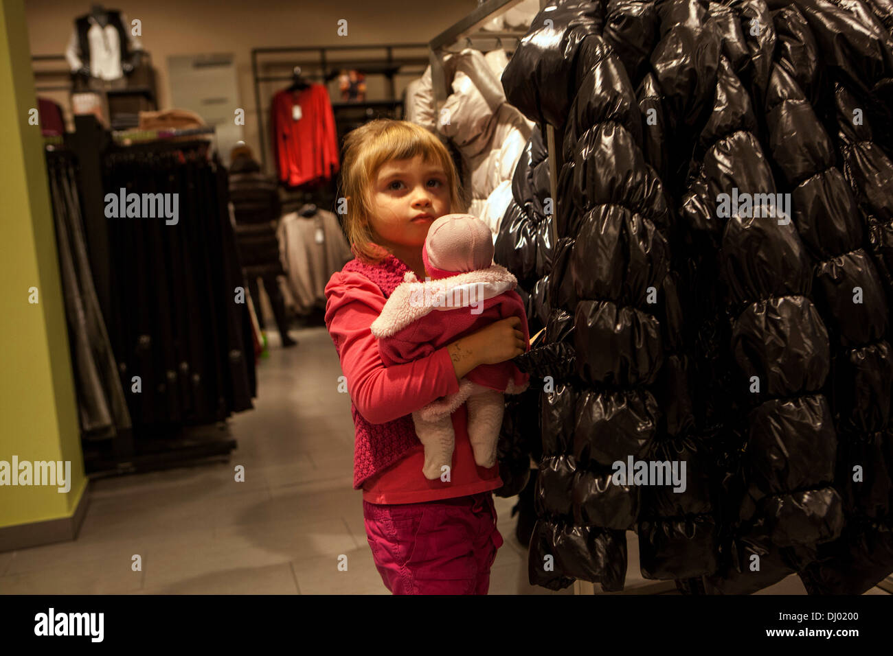 Child dress and store hi-res stock photography and images - Alamy