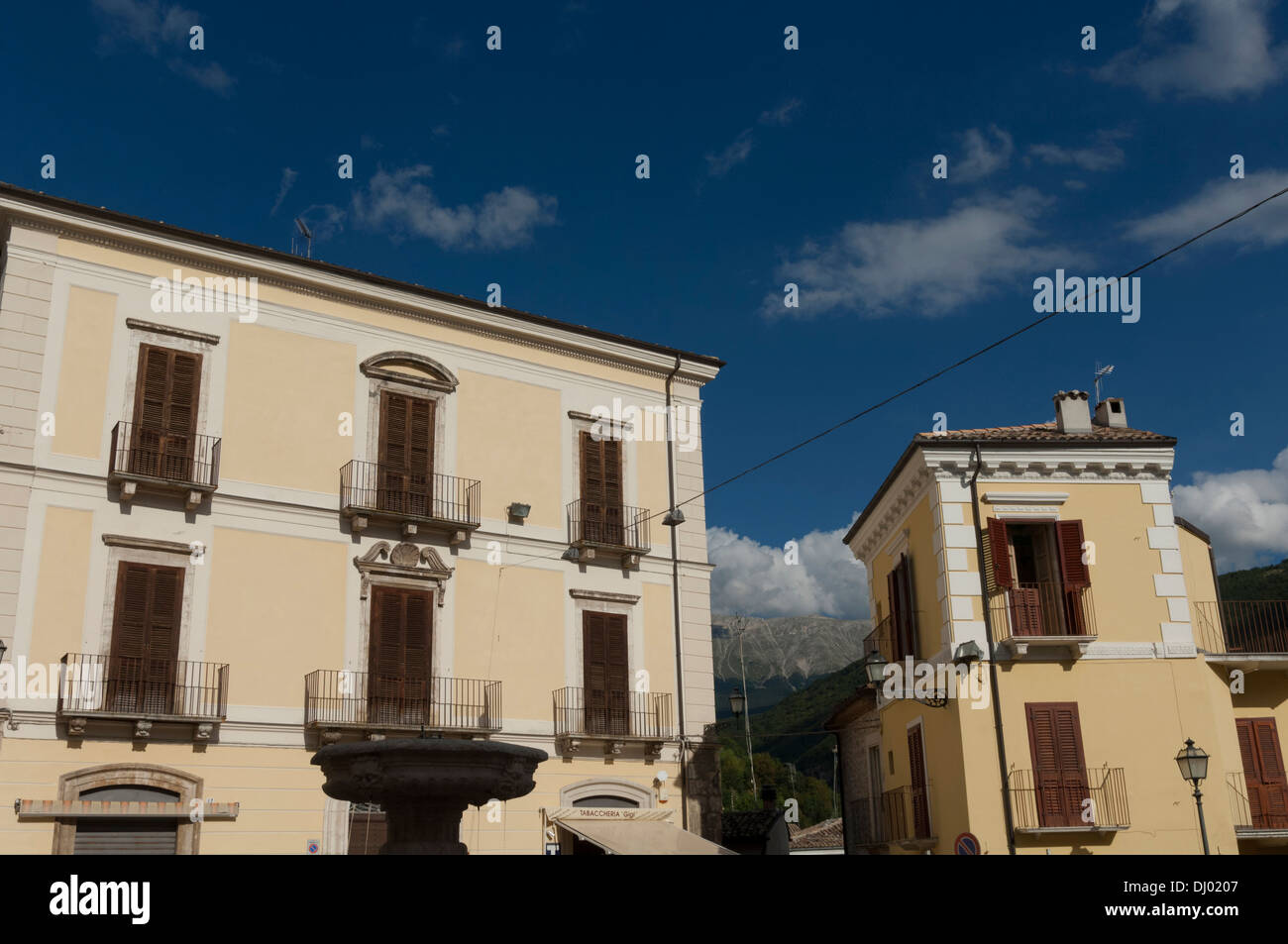 Scenic view of Piazza del Popolo, old town of Pacentro, Abruzzo Stock ...