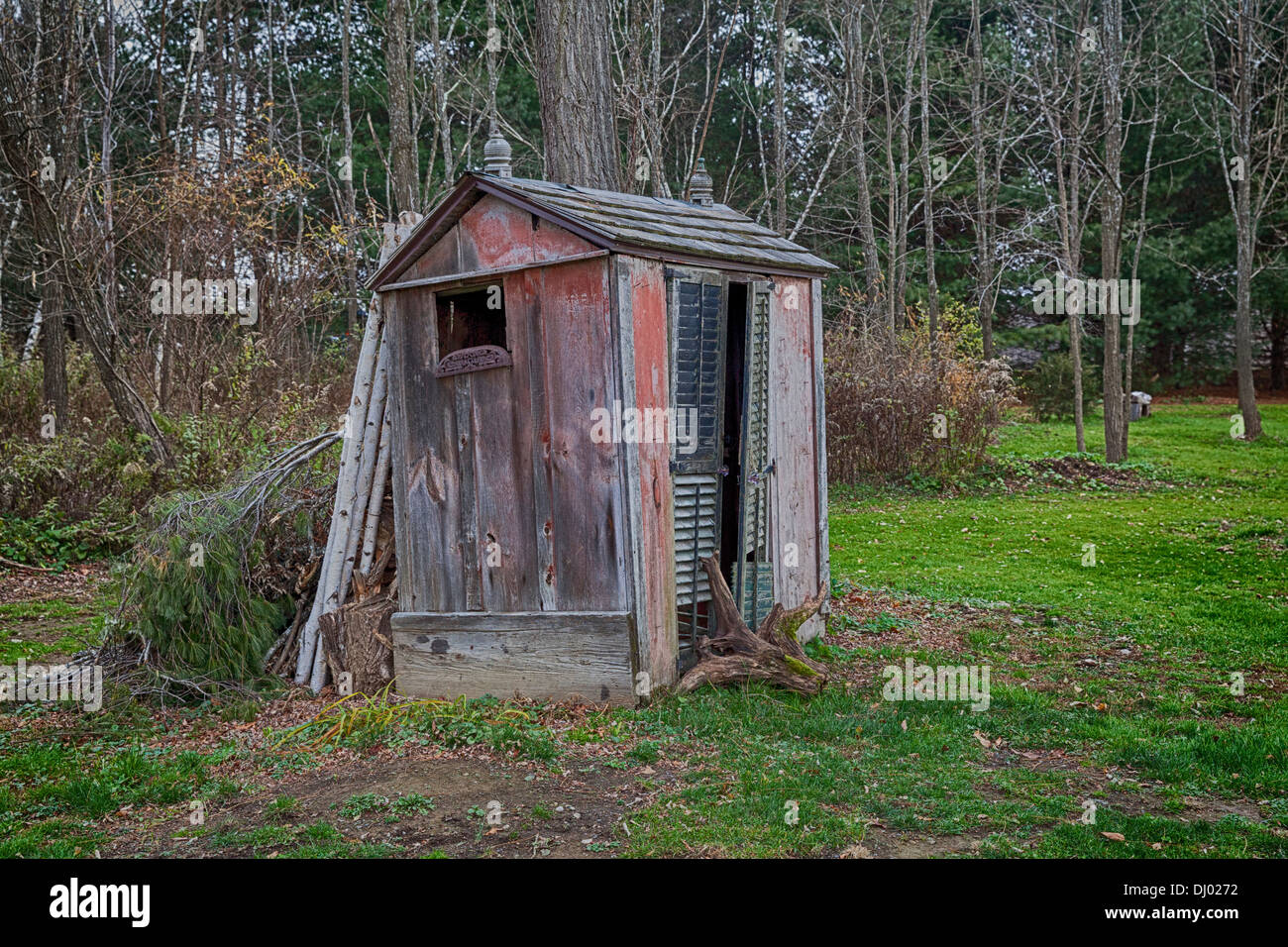 Old outhouse hi-res stock photography and images - Alamy