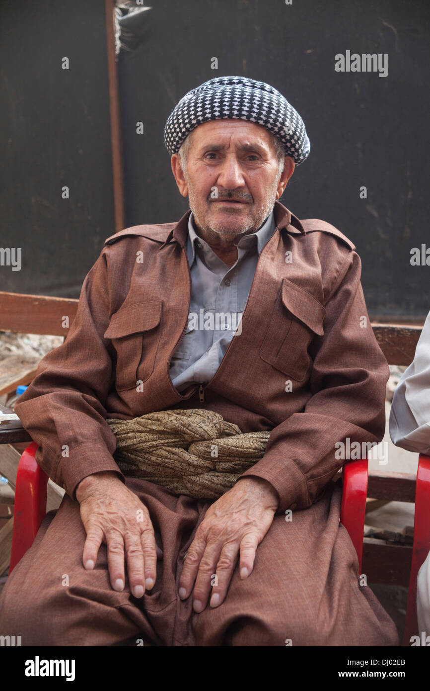 old man dressed in a traditional kurdish clothes Stock Photo - Alamy