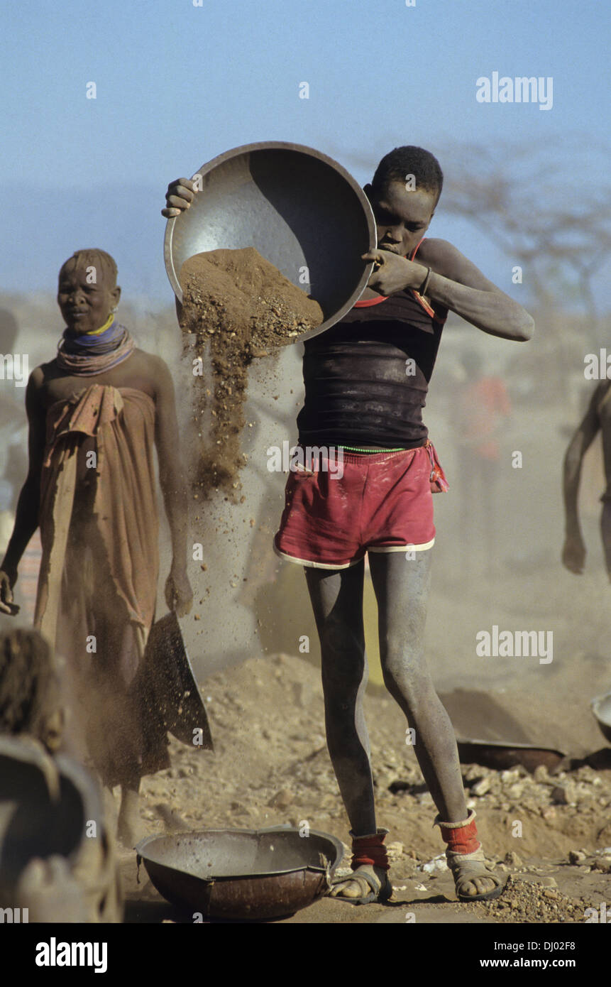 Gold mining on the plains of Northern Turkana. Children do much of the ...