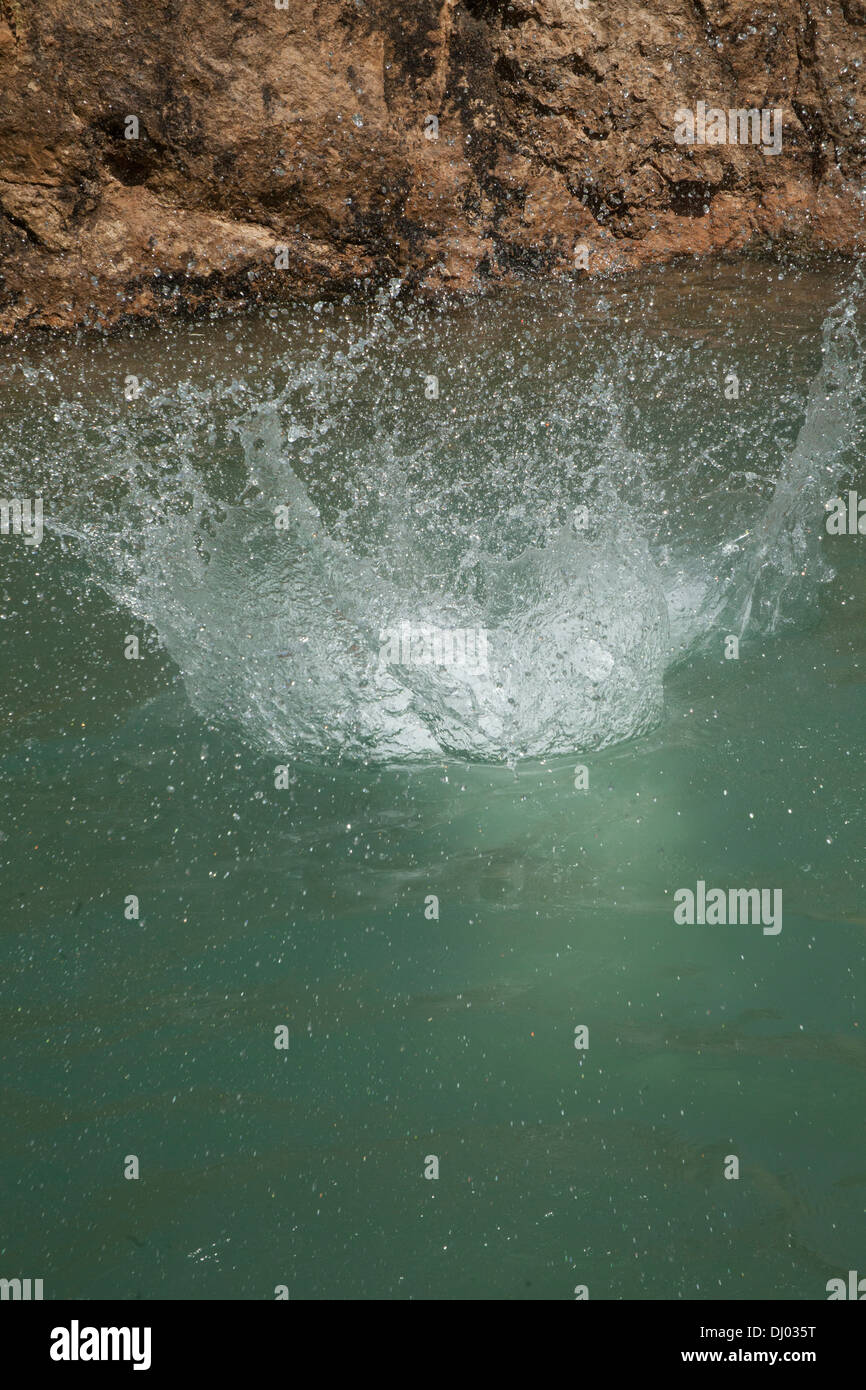 Diver in water splash hi-res stock photography and images - Alamy