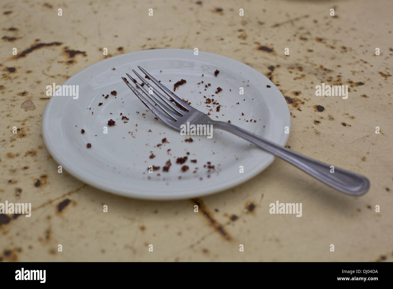 Empty plate cake crumbs hi-res stock photography and images - Alamy
