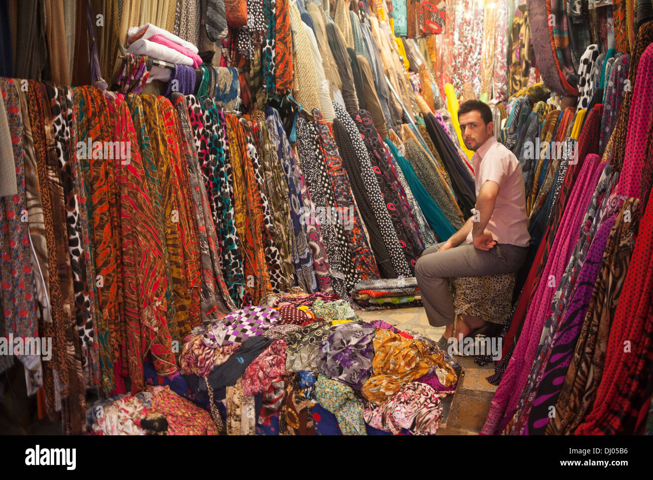 Textiles in the duhok bazaar, Iraq Stock Photo - Alamy