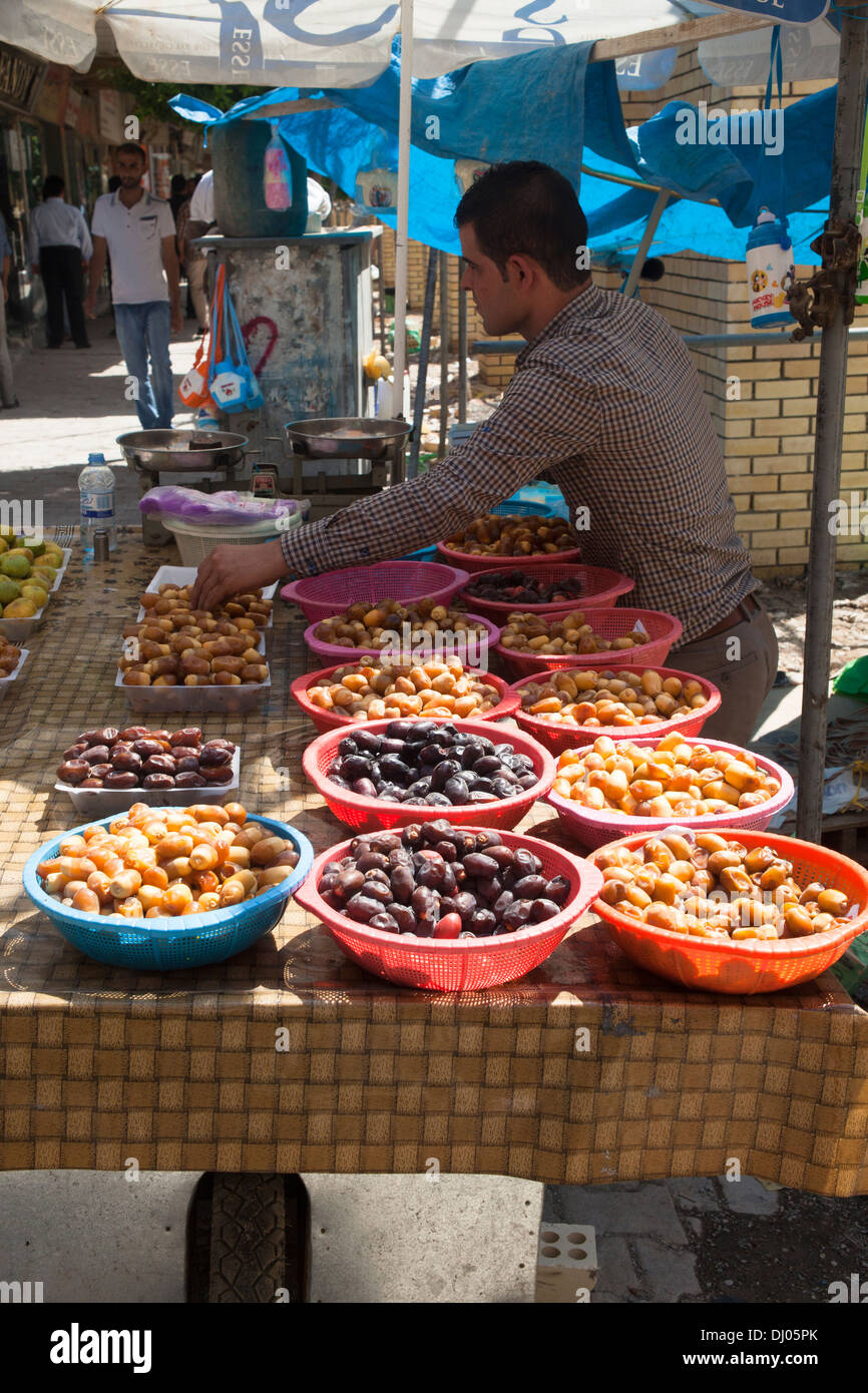 Duhok bazaar fruits vendor Stock Photo - Alamy