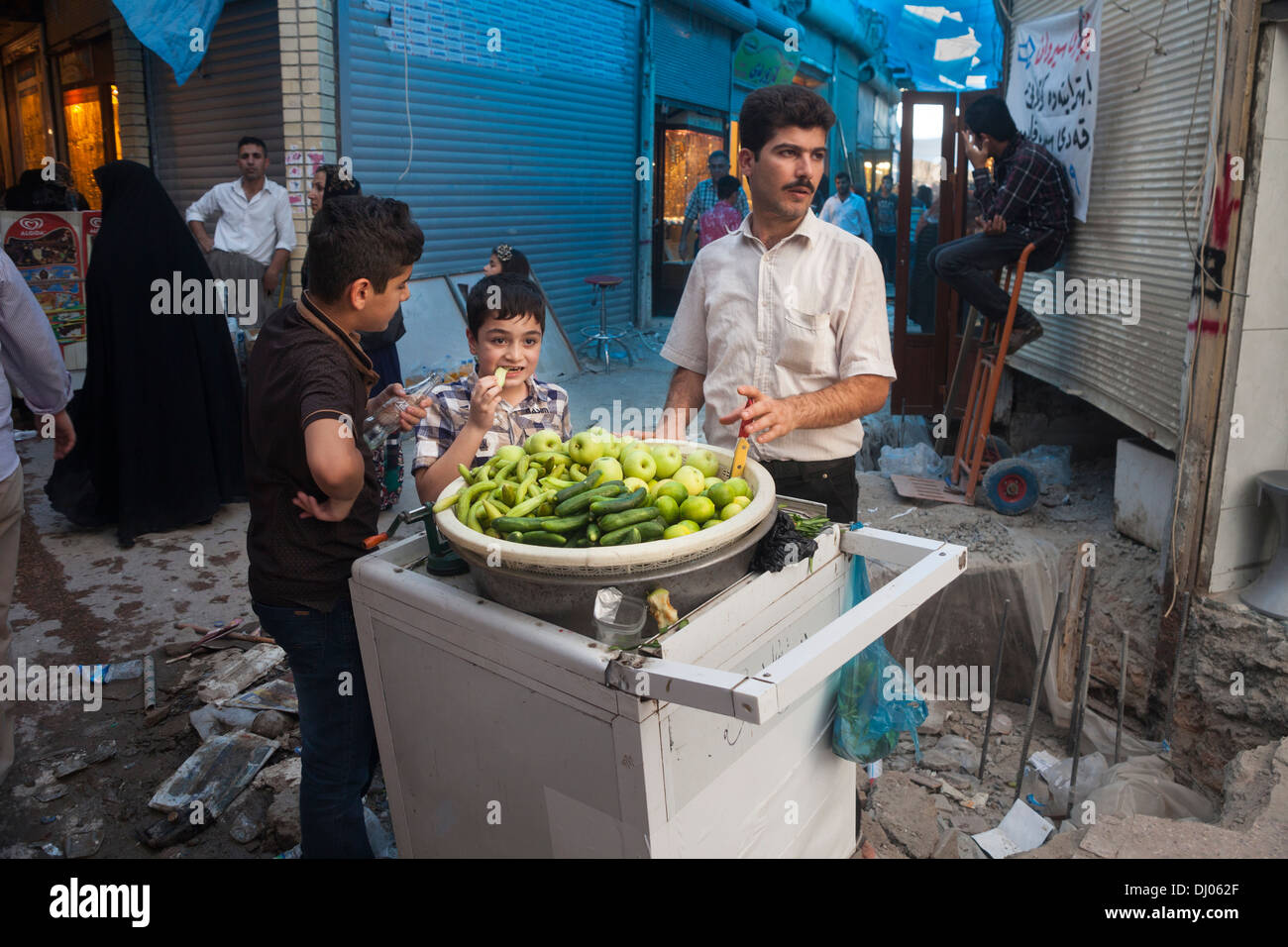 Fruits vendor and child at Duhok's bazaar Stock Photo - Alamy