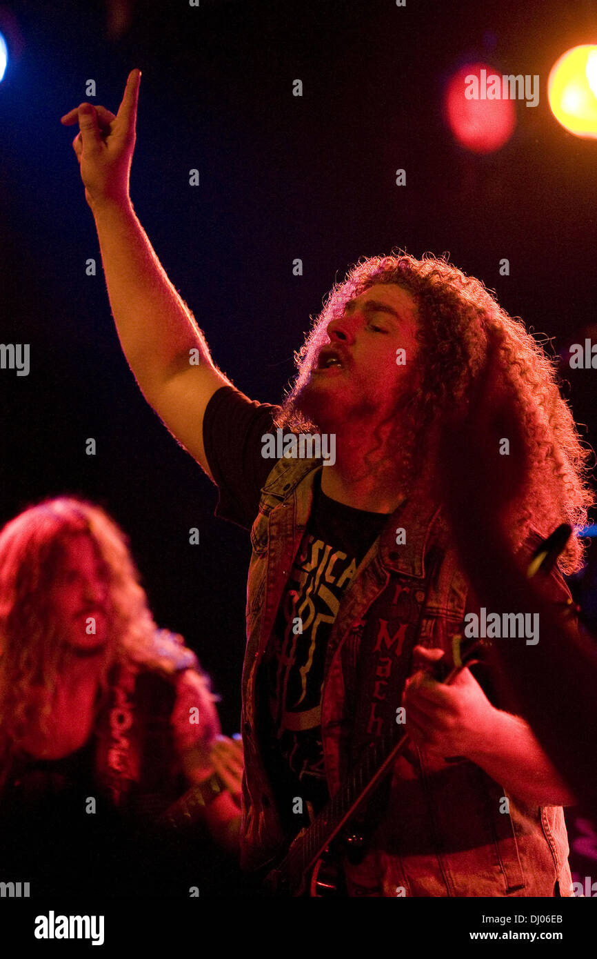 Chicago, Illinois, US, USA. 17th Nov, 2013. Corey Henderson (right) and ...