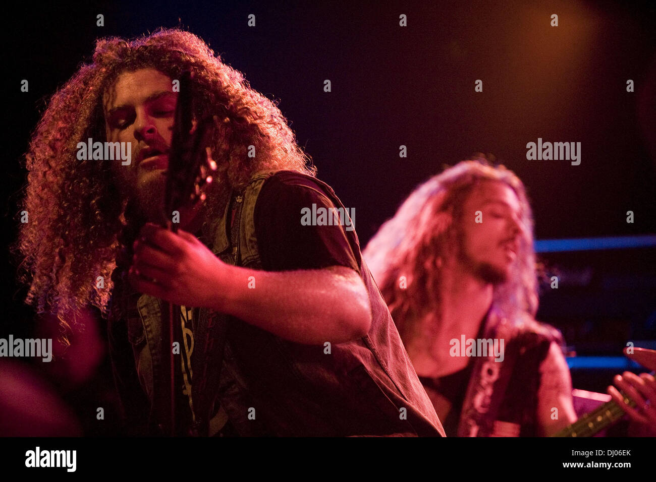 Chicago, Illinois, US, USA. 17th Nov, 2013. Zain Smith (left) and Corey ...