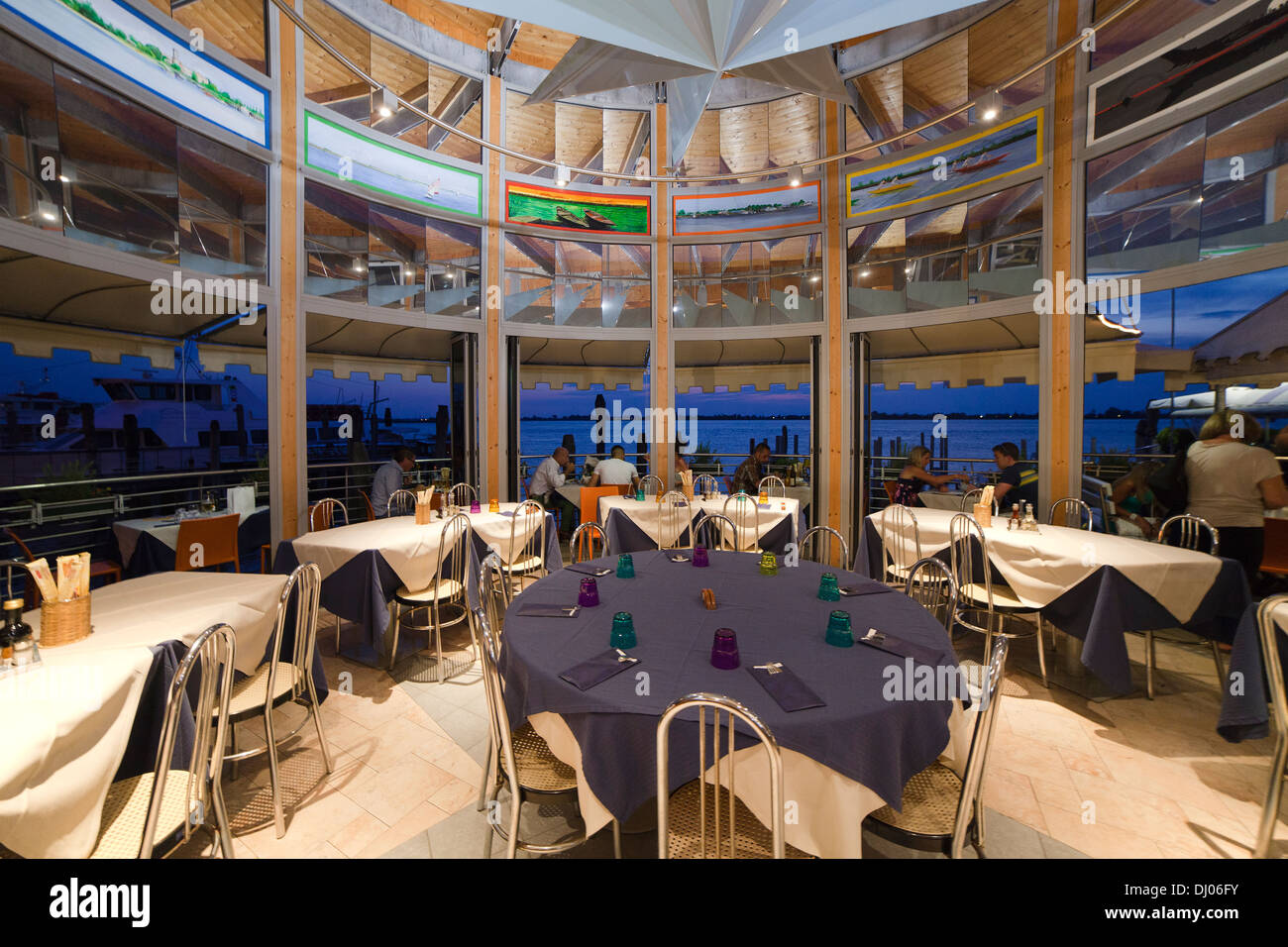 Restaurant inside interior hi-res stock photography and images - Alamy