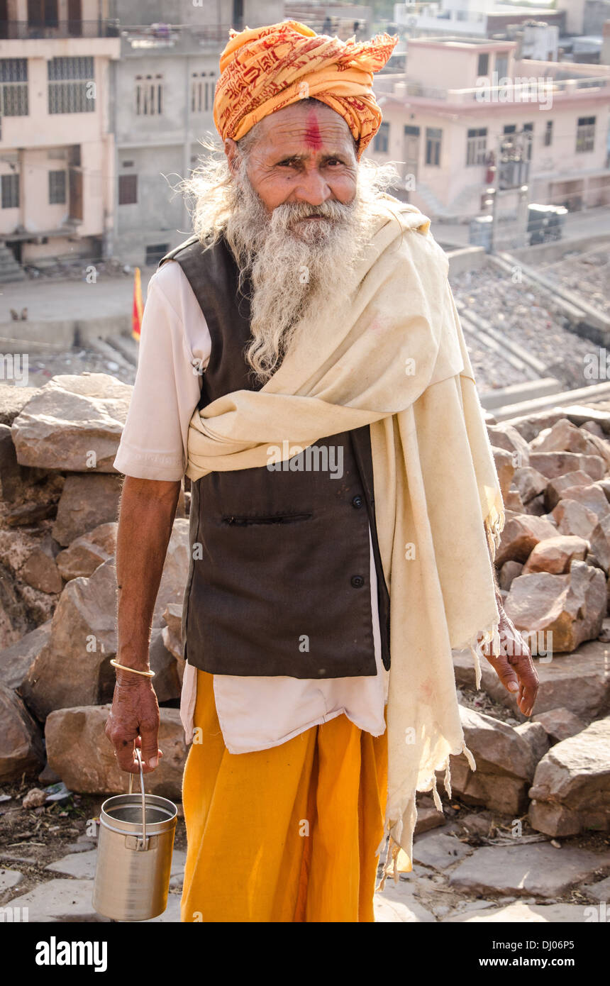 Old indian hindu man hi-res stock photography and images - Alamy