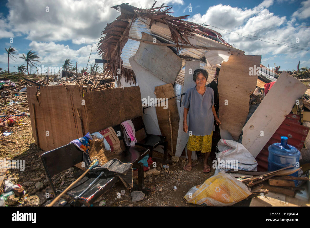 Typhoon yolanda damage home hi-res stock photography and images - Alamy
