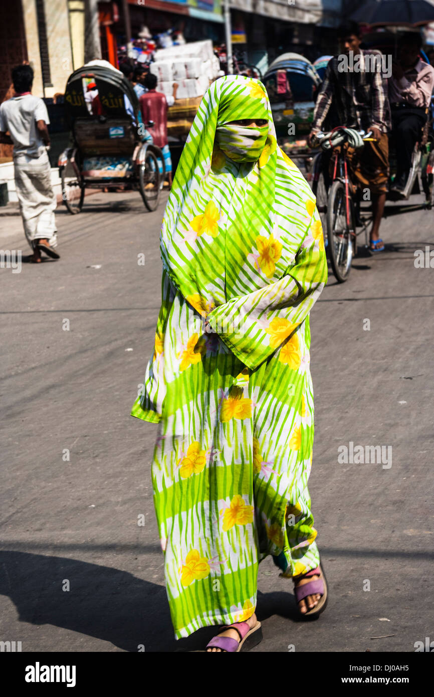 Veiled Muslim woman in colorful full body cloak. Old Dhaka, Bangladesh ...